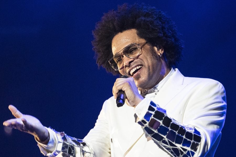 Maxwell Responds To Viral Clip: '..Your Knees Ain't Built Like That'