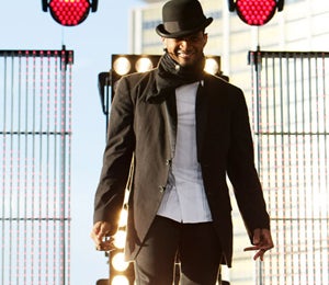 Star Gazing: Usher Sings 'OMG' Down Under - Essence | Essence