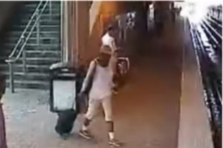 Blind Woman Rescued after Falling onto Train Tracks - Essence