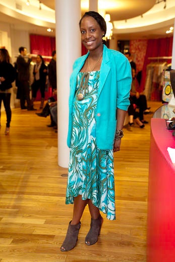 Street Style: Chic Shoppers - Essence | Essence