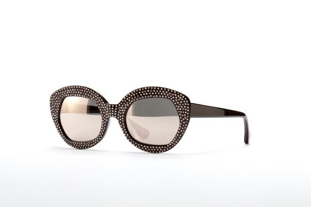 Summer Essentials: Fab Shades for Your Face Shape - Essence | Essence