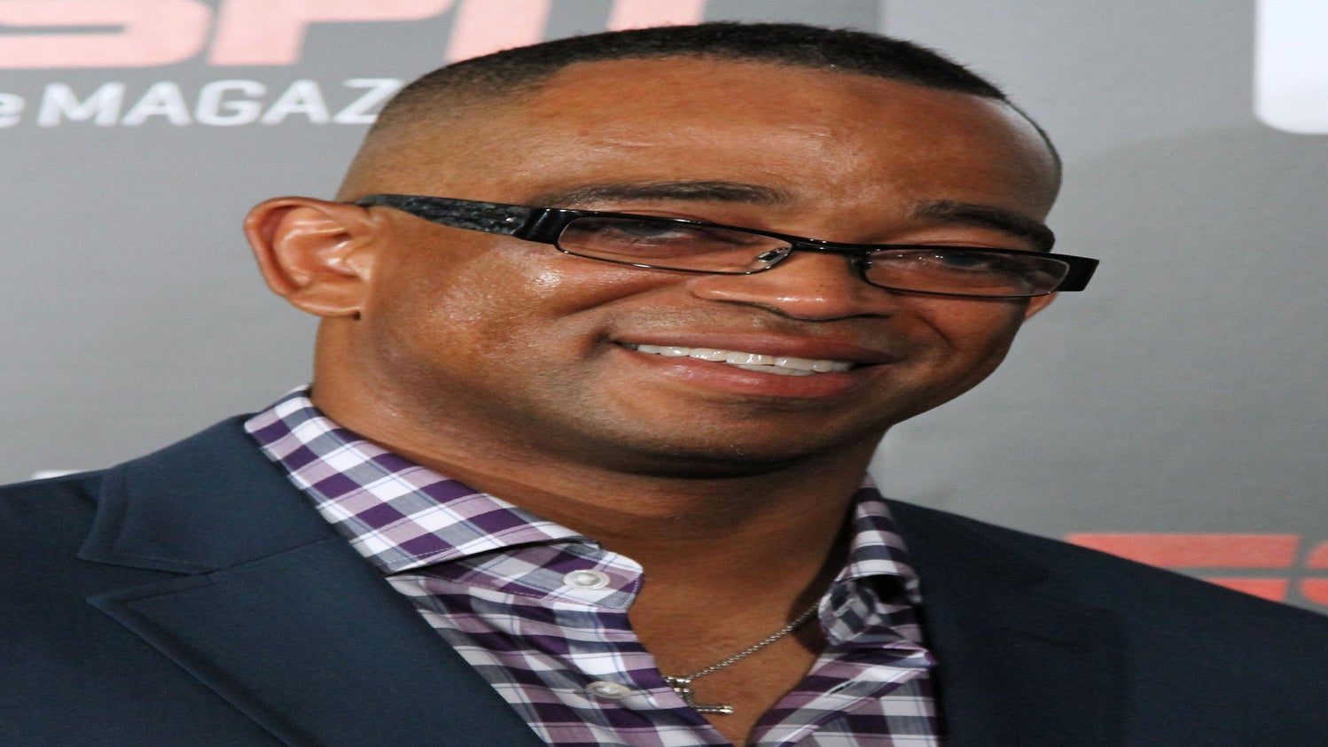 ESPN Anchor Stuart Scott Dies At 49 After Battle With Cancer - Essence