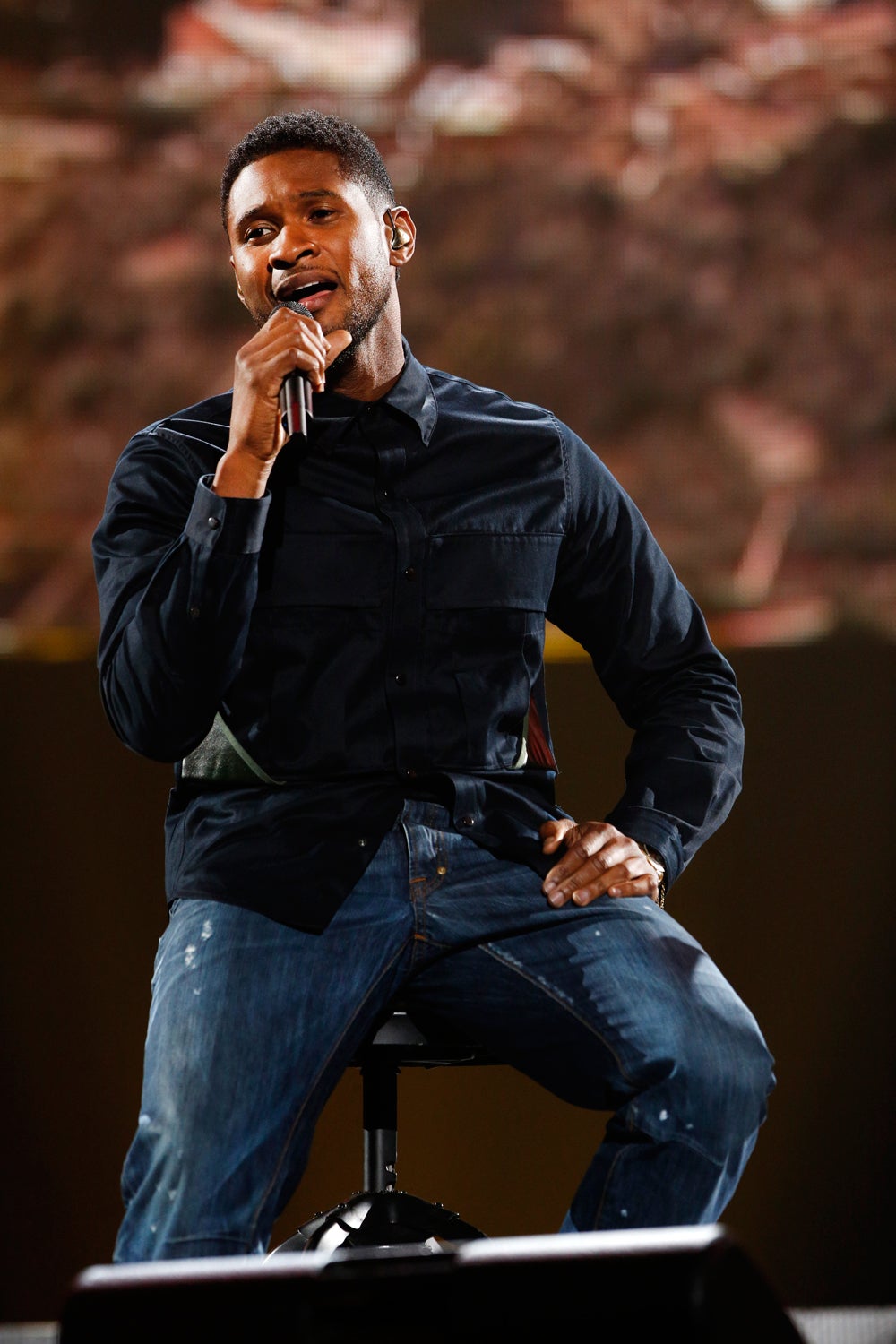 Usher Sings with Blake Shelton for Tornado Relief | Essence