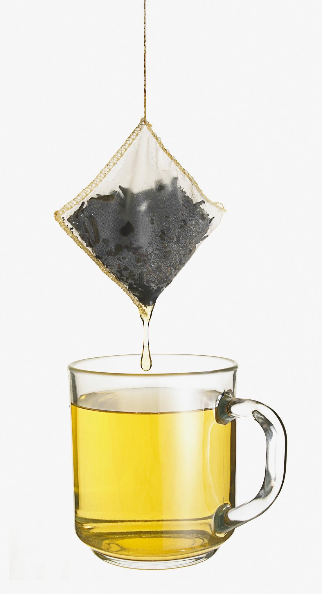 The Benefits of Using Tea Rinses on Transitioning Hair - Essence | Essence