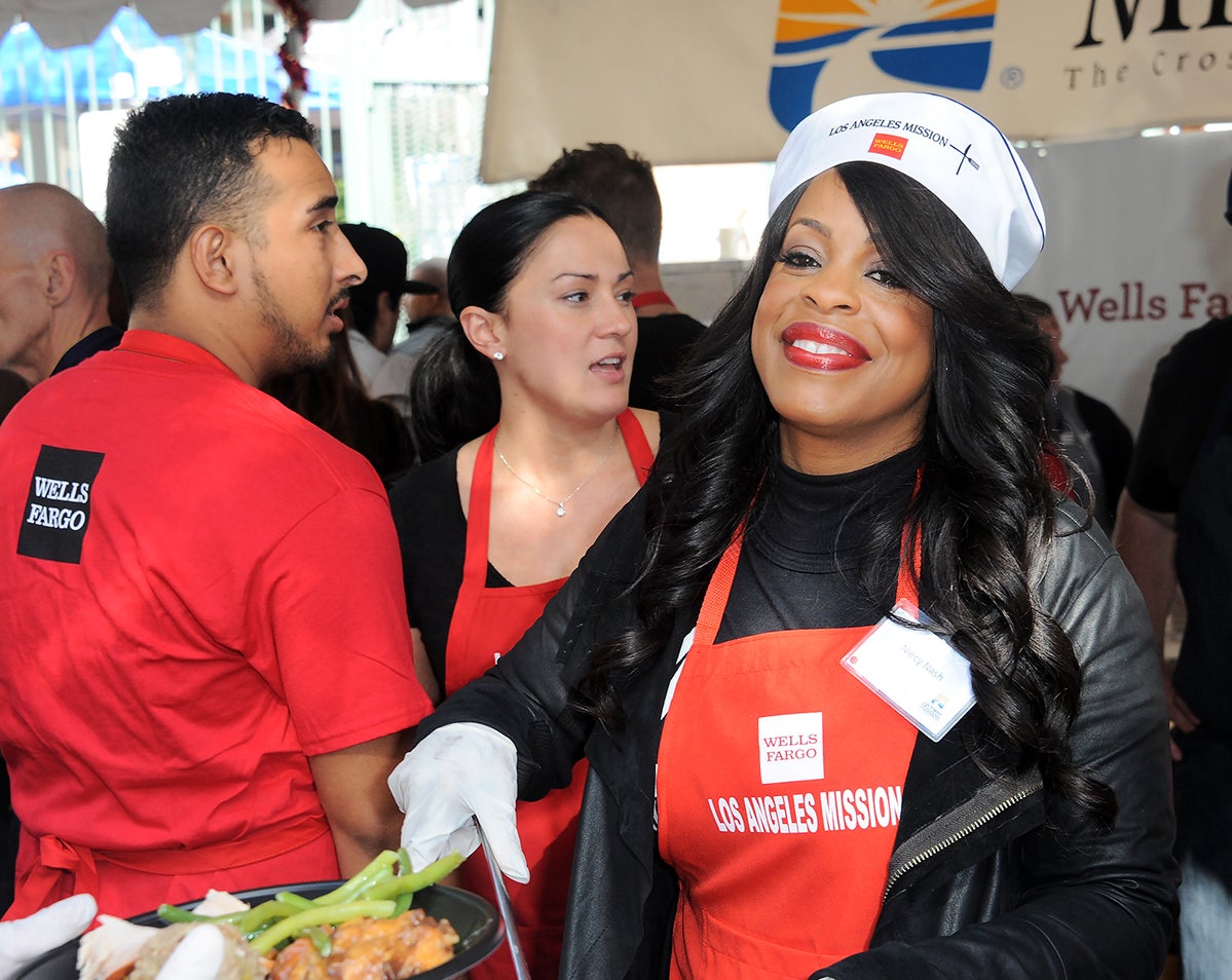 Niecy Nash, President Barack Obama, Sasha, Malia and More! | Essence