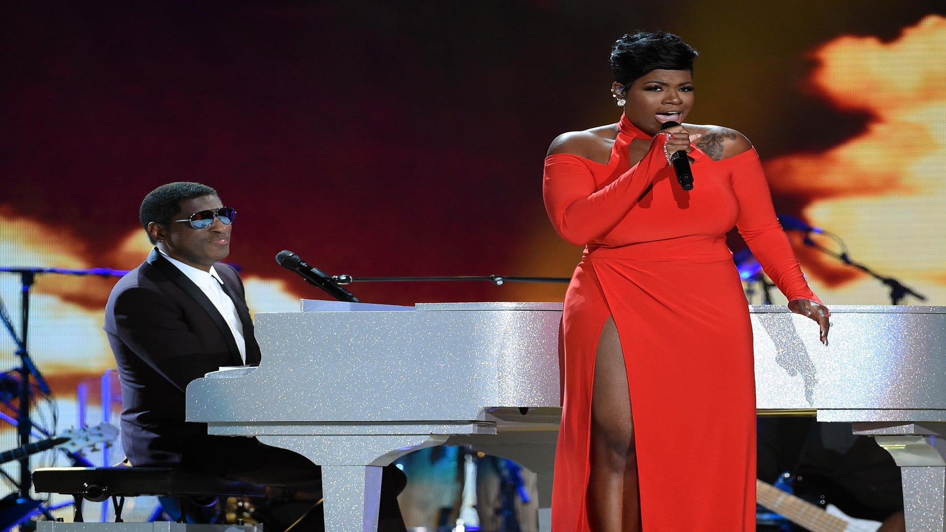 Fantasia Sings 'Superwoman' At Soul Train Awards - Essence