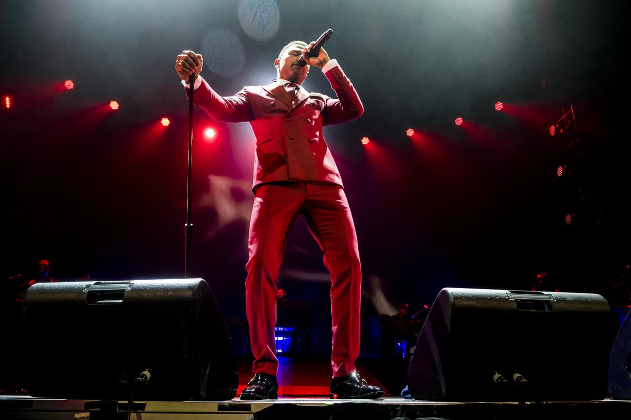 Watch ESSENCE Fest Headliner Maxwell's New 'Lake by the Ocean' Video ...