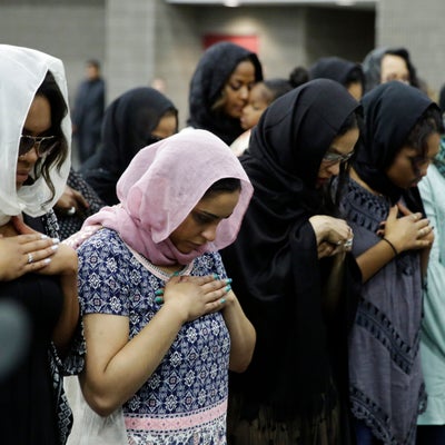 Muhammad Alis Islamic Prayer Service- Essence