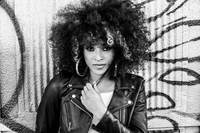 VIDEO PREMIERE: Watch Kandace Springs' Visual For Her New Single ...