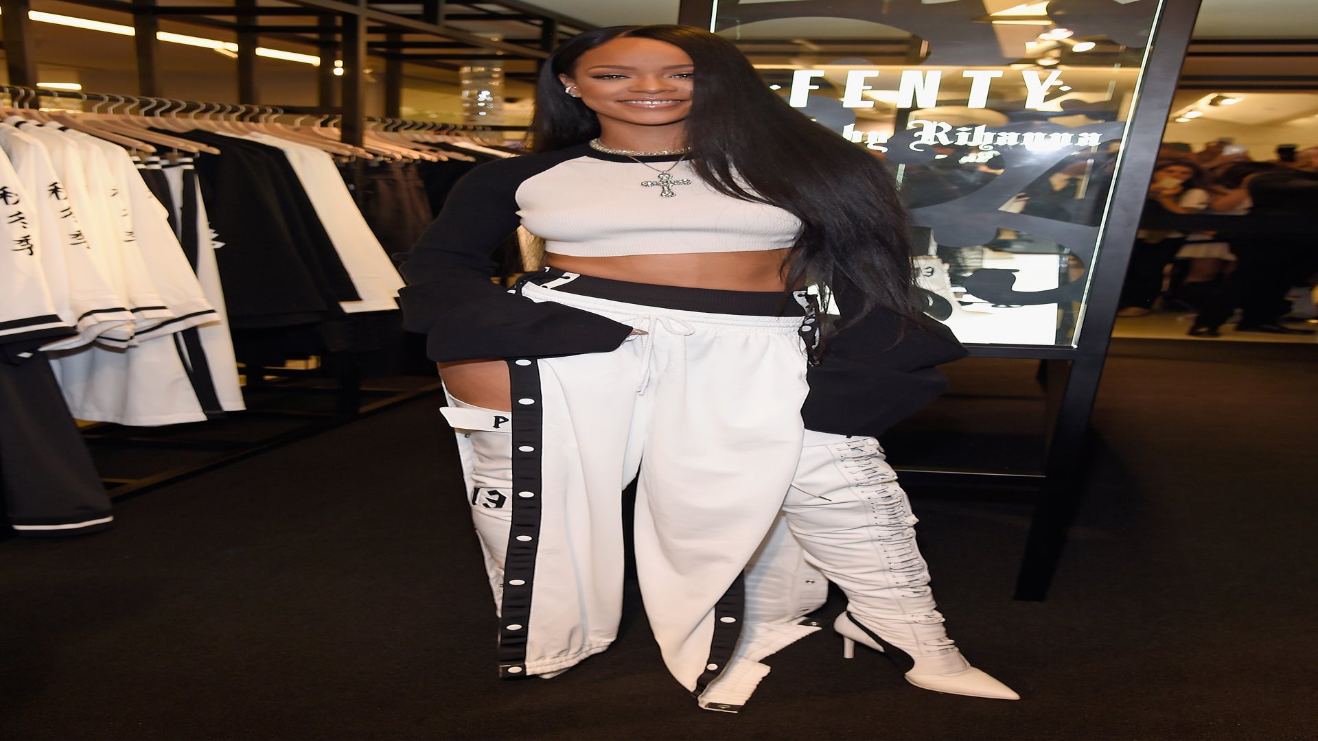 Rihanna is Headed Back to New York Fashion Week With Fenty Collection ...