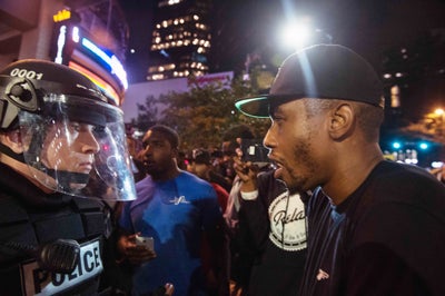 44 Harrowing Photos That Show The Pain & Hope Of The Charlotte Protests ...