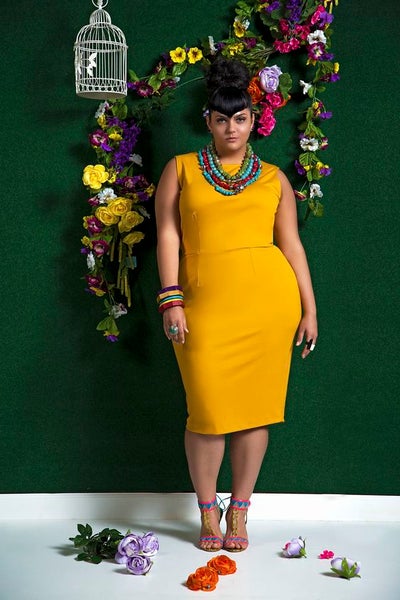 Yellow Curvy Clothes - Essence