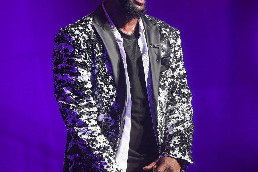 R.Kelly Being Sued - Essence