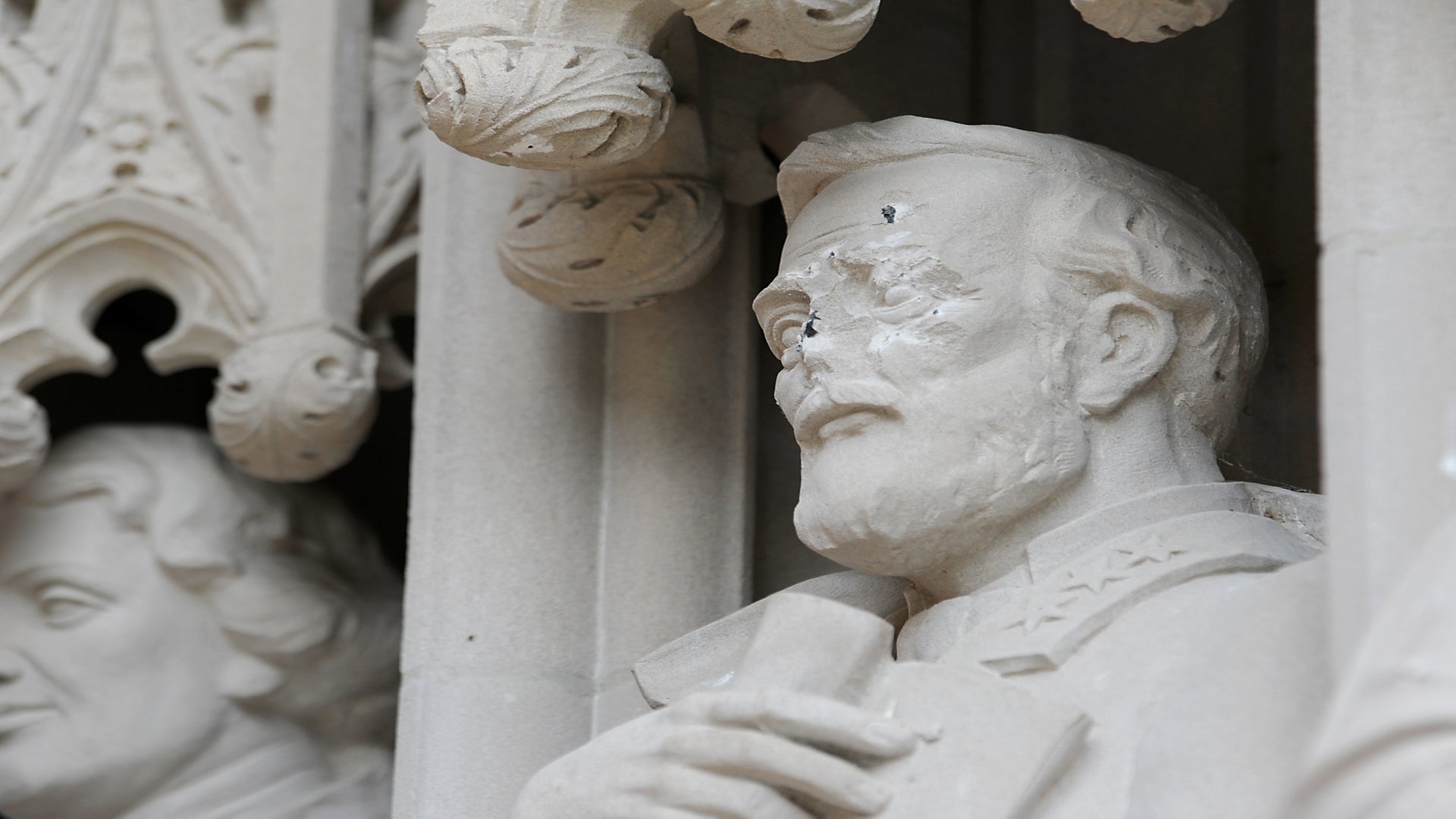Duke University Takes Down Gen. Robert E. Lee Statue - Essence