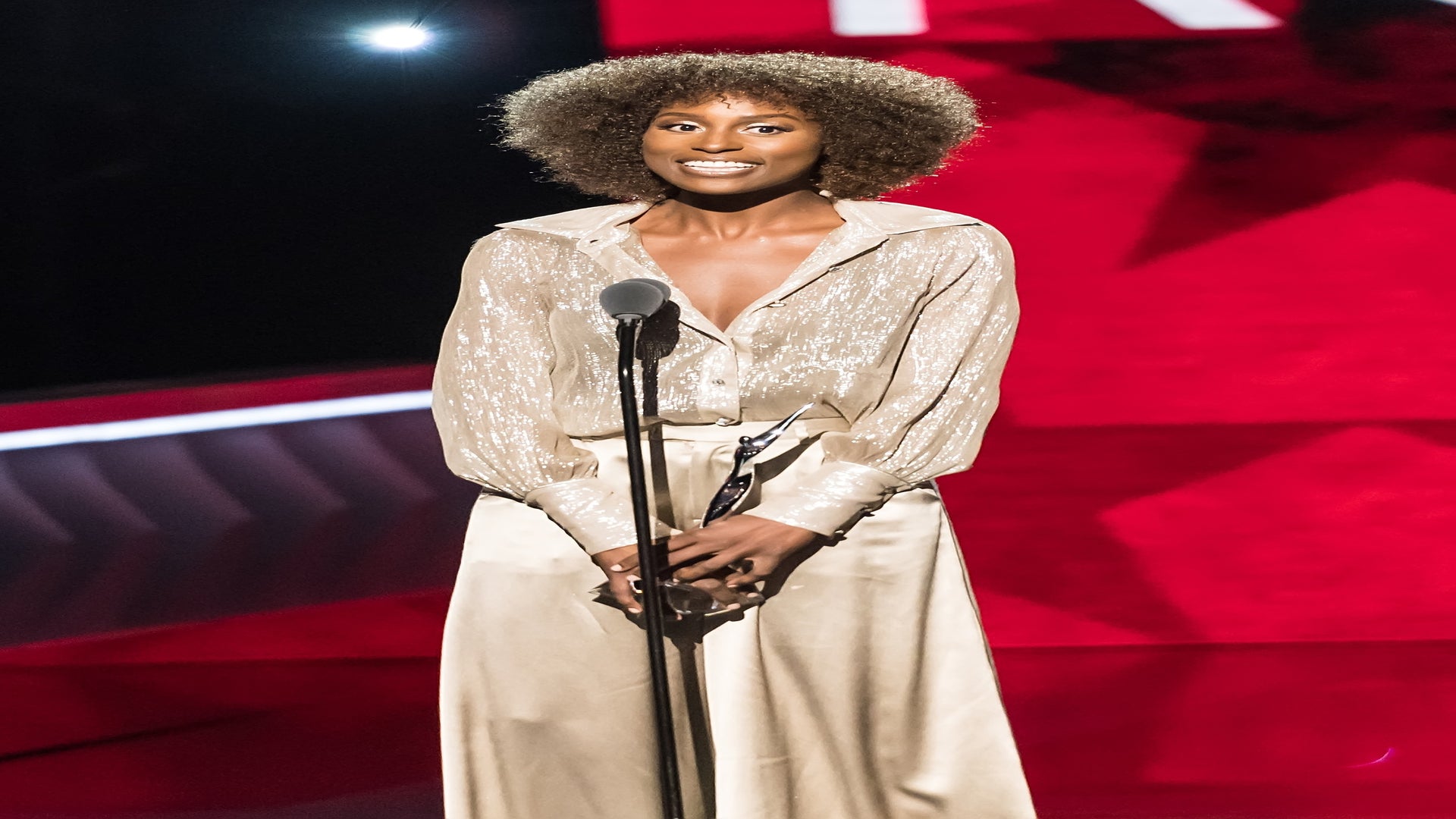 We Can't Get Enough Of Issa Rae's Funny And Poignant Black Girls Rock ...