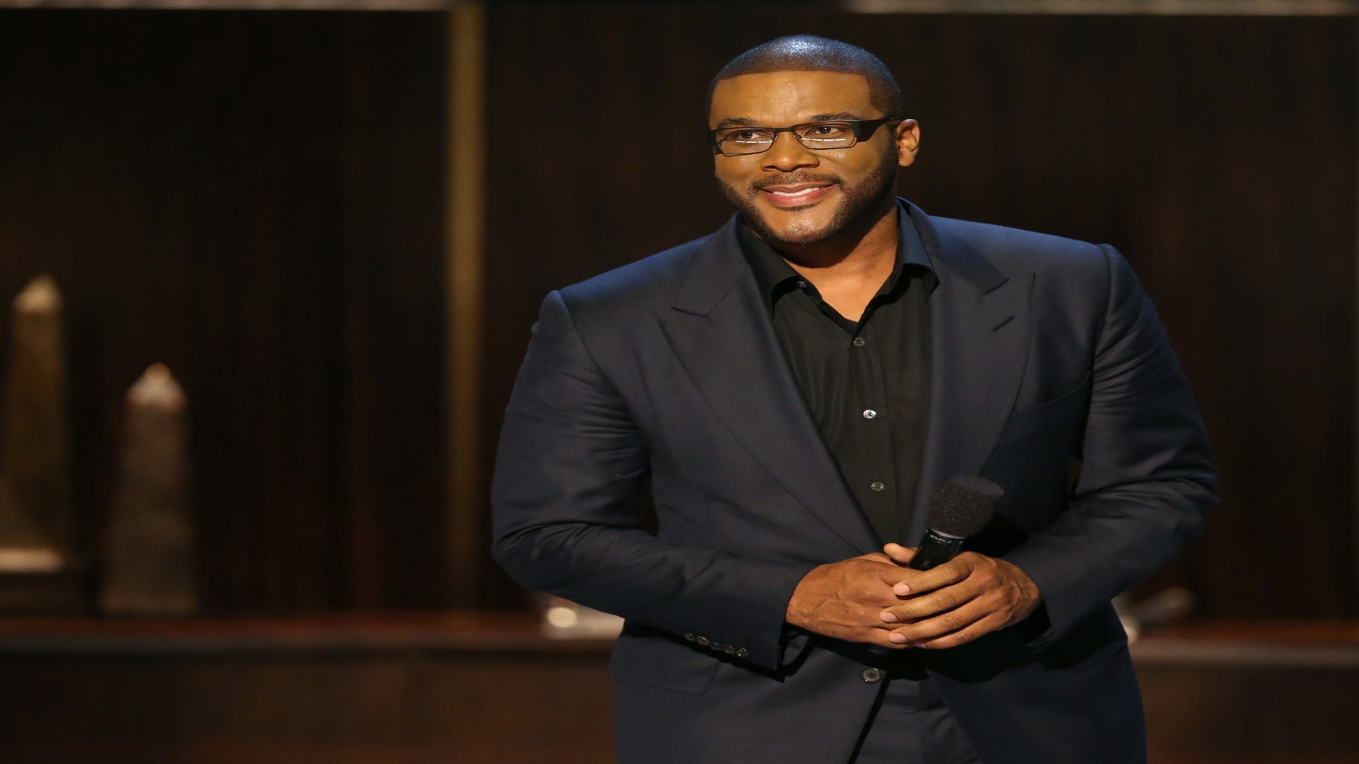 Tyler Perry Pays $432,000 In Layaway Debt At Two Walmarts - Essence