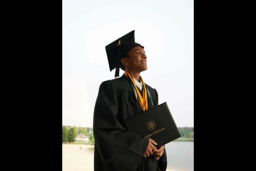 14-Year-Old Graduates From High School And College On The Same Day ...