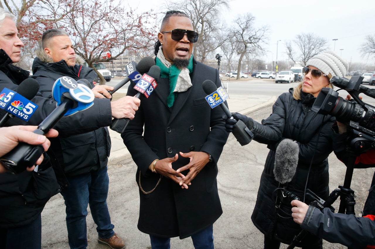 R. Kelly's Crisis Manager: 'I Wouldn’t Leave My Daughter With Anybody ...
