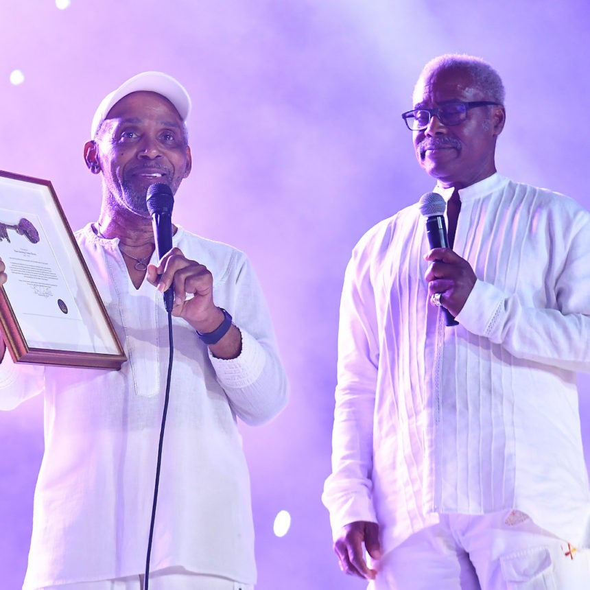 Serena Williams' Harper's Bazaar Cover Is Pure Gilded, Unretouched ...