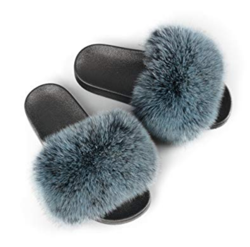 Trend Watch: The Chic And Comfy Fur Slippers We’re Seeing Everywhere ...