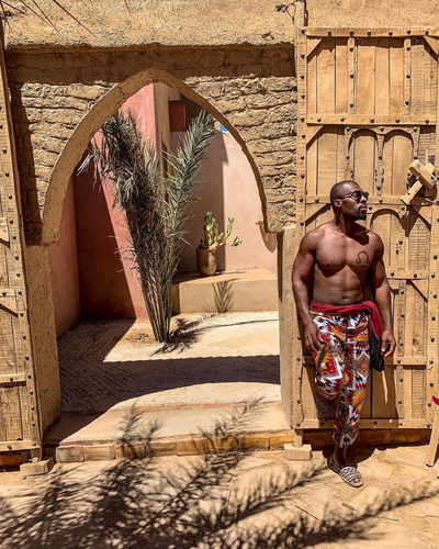 10 Photos Of Traveling Black Men To Make Your Holidays Bright - Essence