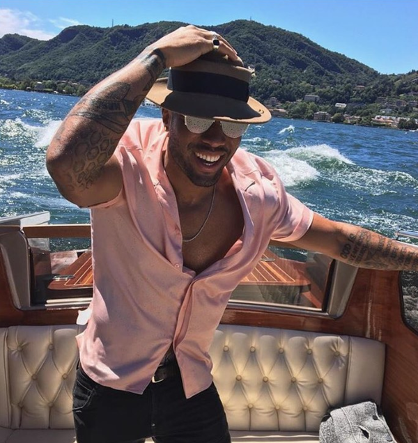 10 Photos Of Traveling Black Men To Make Your Holidays Bright - Essence