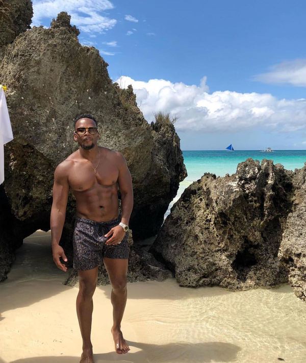 10 Photos Of Traveling Black Men To Make Your Holidays Bright - Essence