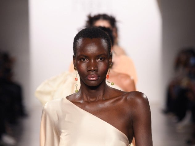 Get This Runway Makeup Look From NYFW In 5 Minutes - Essence | Essence