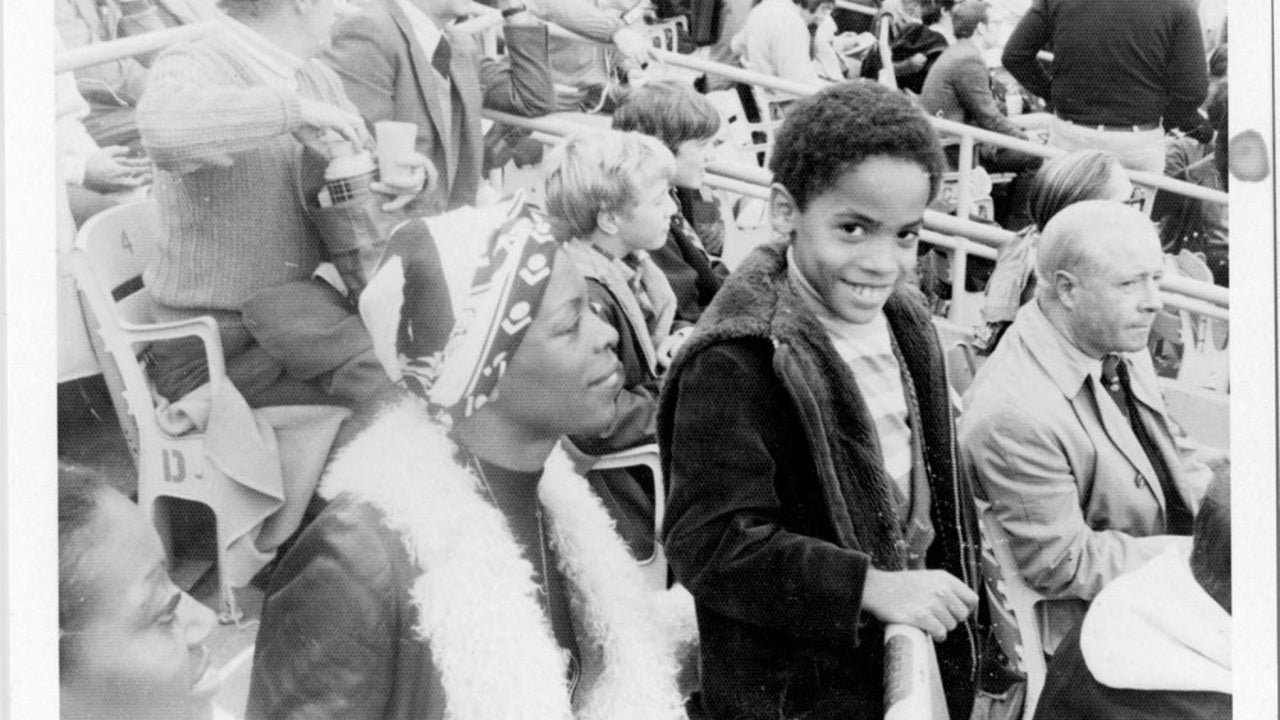 Lenny Kravitz Opens Up About His Mom Roxie Roker And His First Love ...