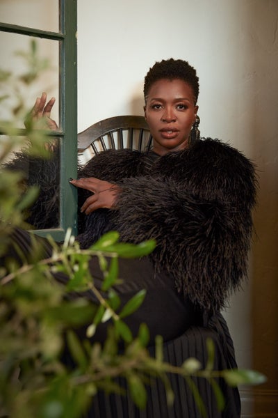 Meet Folake Olowofoyeku: Star of America’s First Sitcom Featuring a ...