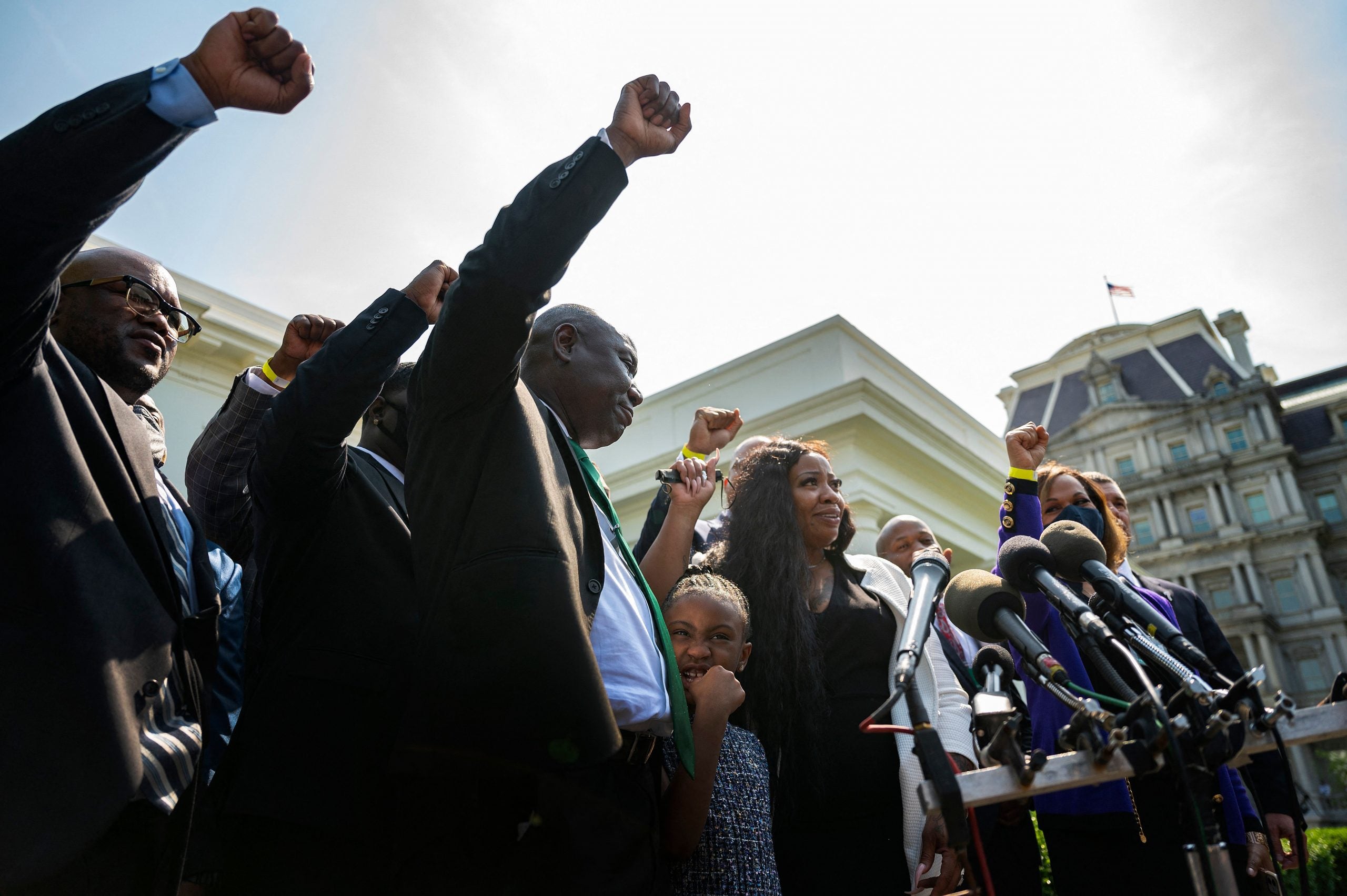 Family of George Floyd Meets with President Biden, VP Harris, and ...
