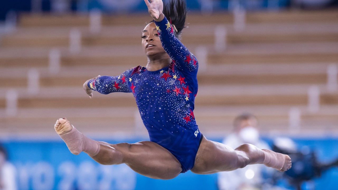 Simone Biles Is Feeling The ‘Weight Of The World’ On Her Shoulders At ...