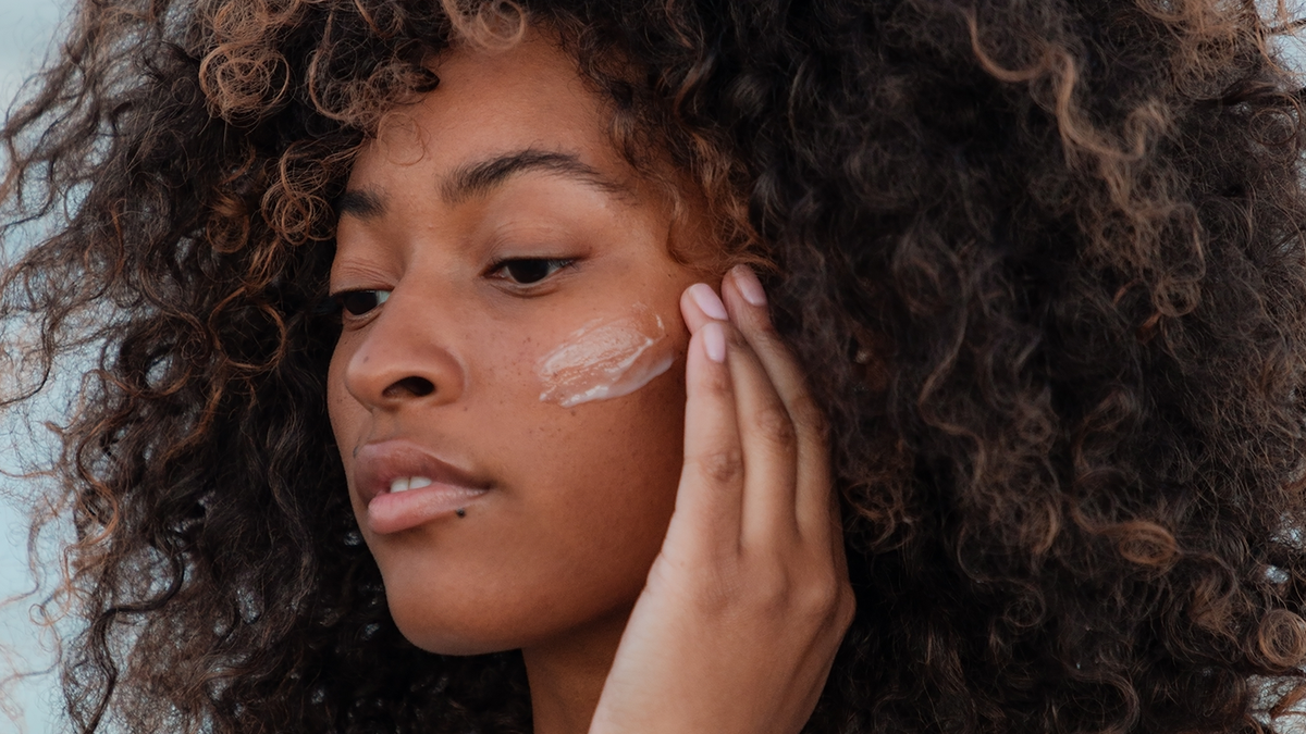 The OSEA Seaglow Overnight Serum AHA Treatment Is Unmatched - Essence ...