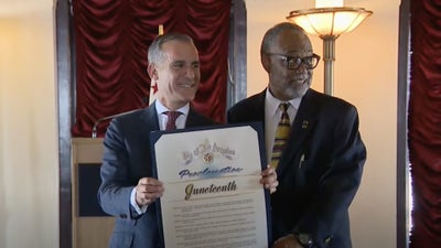 Los Angeles Mayor Signs Proclamation Making Juneteenth An Official City ...