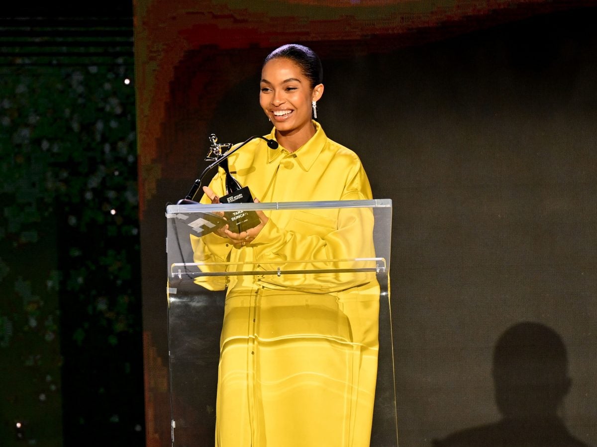 Yara Shahidi Praises Tara Duncan's Style And Discernment While Presenting Her The 2023 Black ...