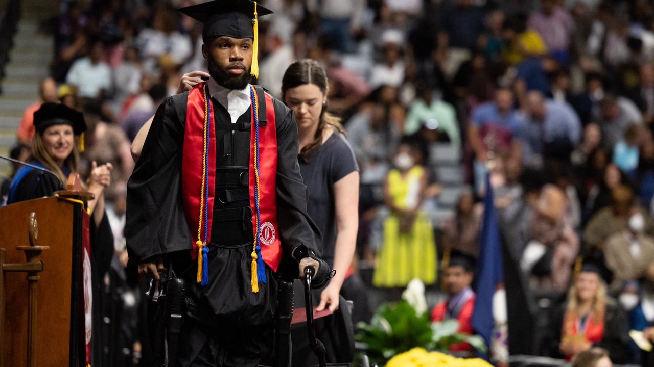 "Anything Is Possible": Paralyzed Student Walks Across Stage At College ...