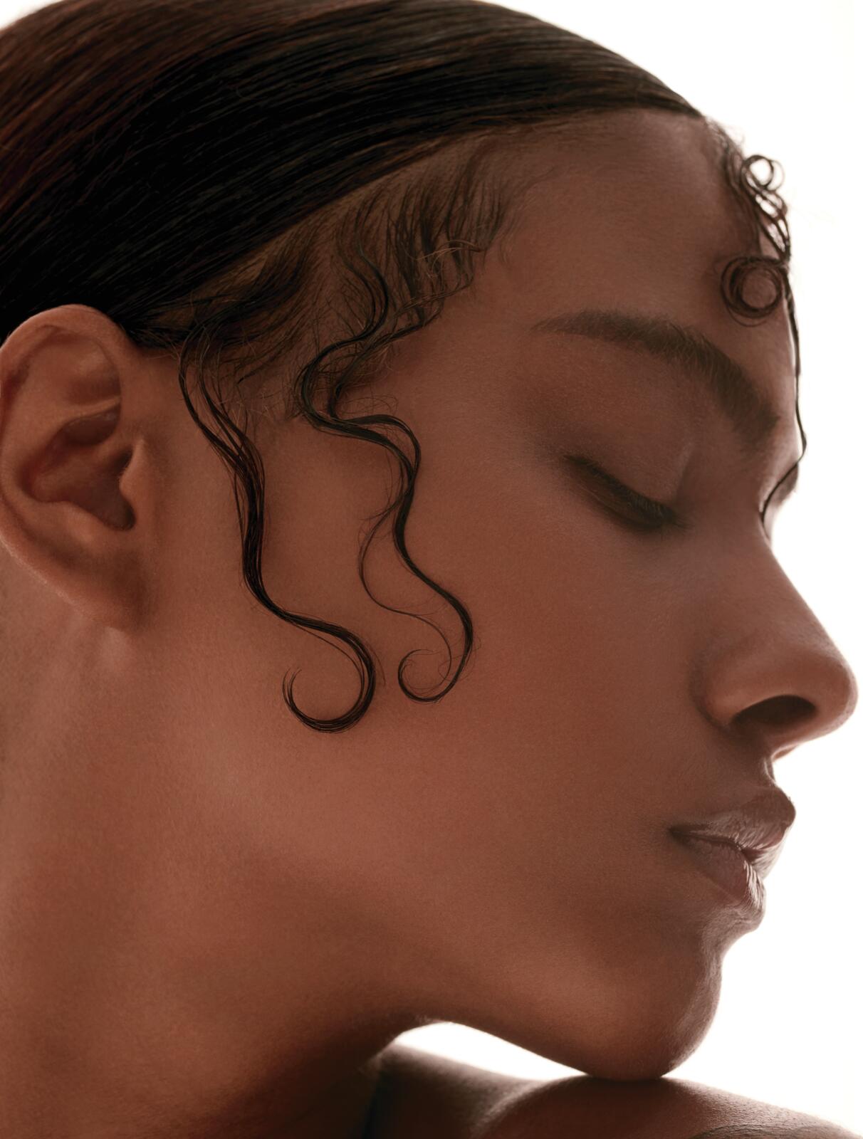 Experts Share The Best Tips For Laid Edges For The Summer - Essence ...