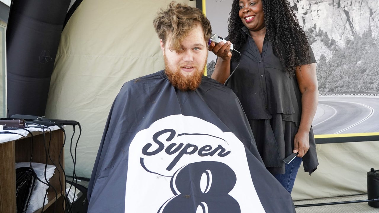 Hairstylist Kim Kimble Is On The Road Giving Truck Driver Makeovers ...