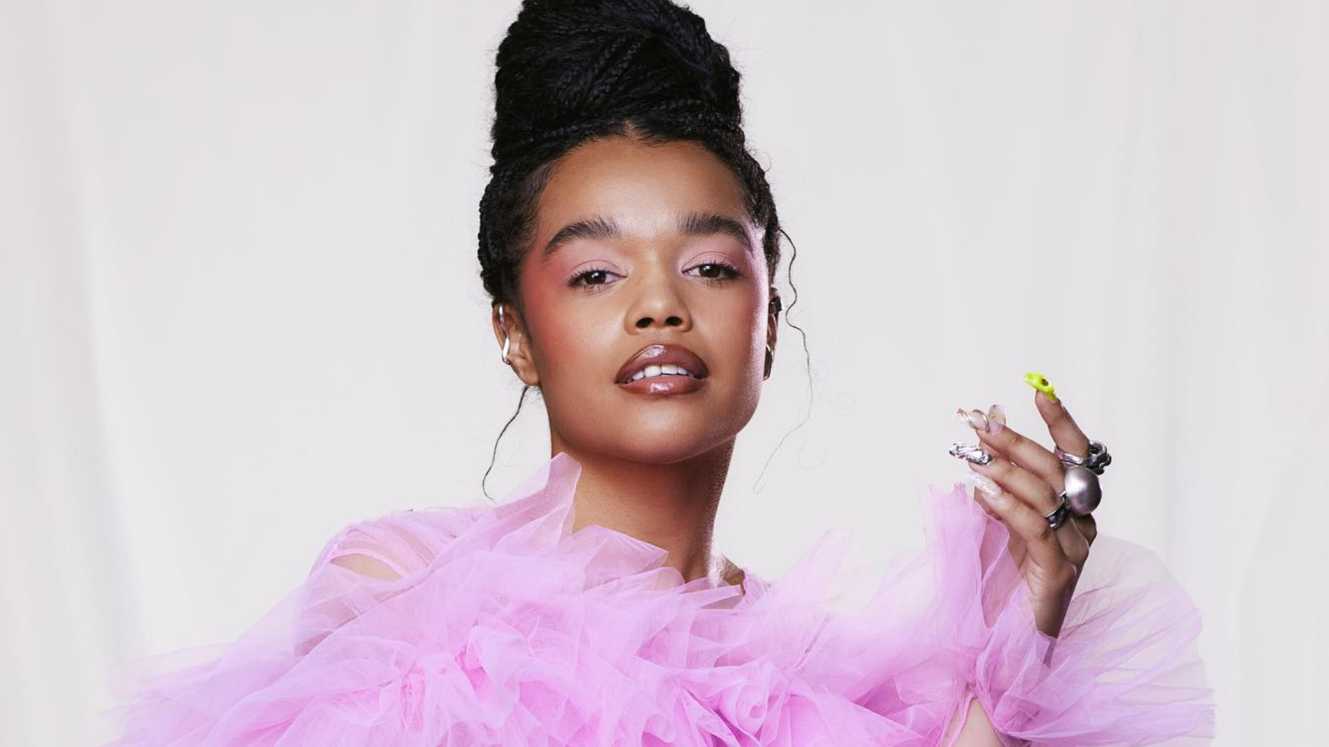 Accessories | Essence