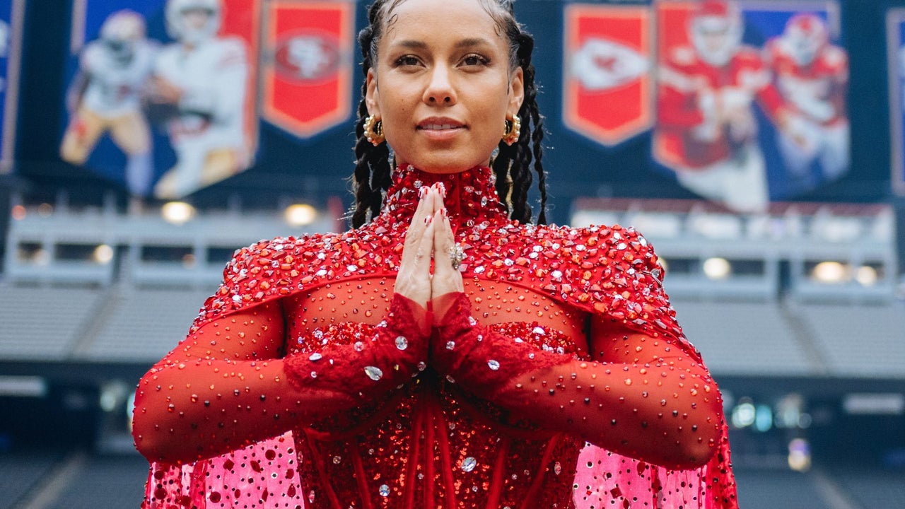 Alicia Keys Glows During The Super Bowl Half-Time Show - Essence | Essence