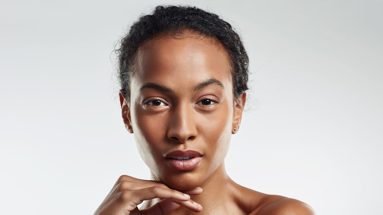 What Is Microneedling? – Here’s Everything You Need To Know - Essence ...
