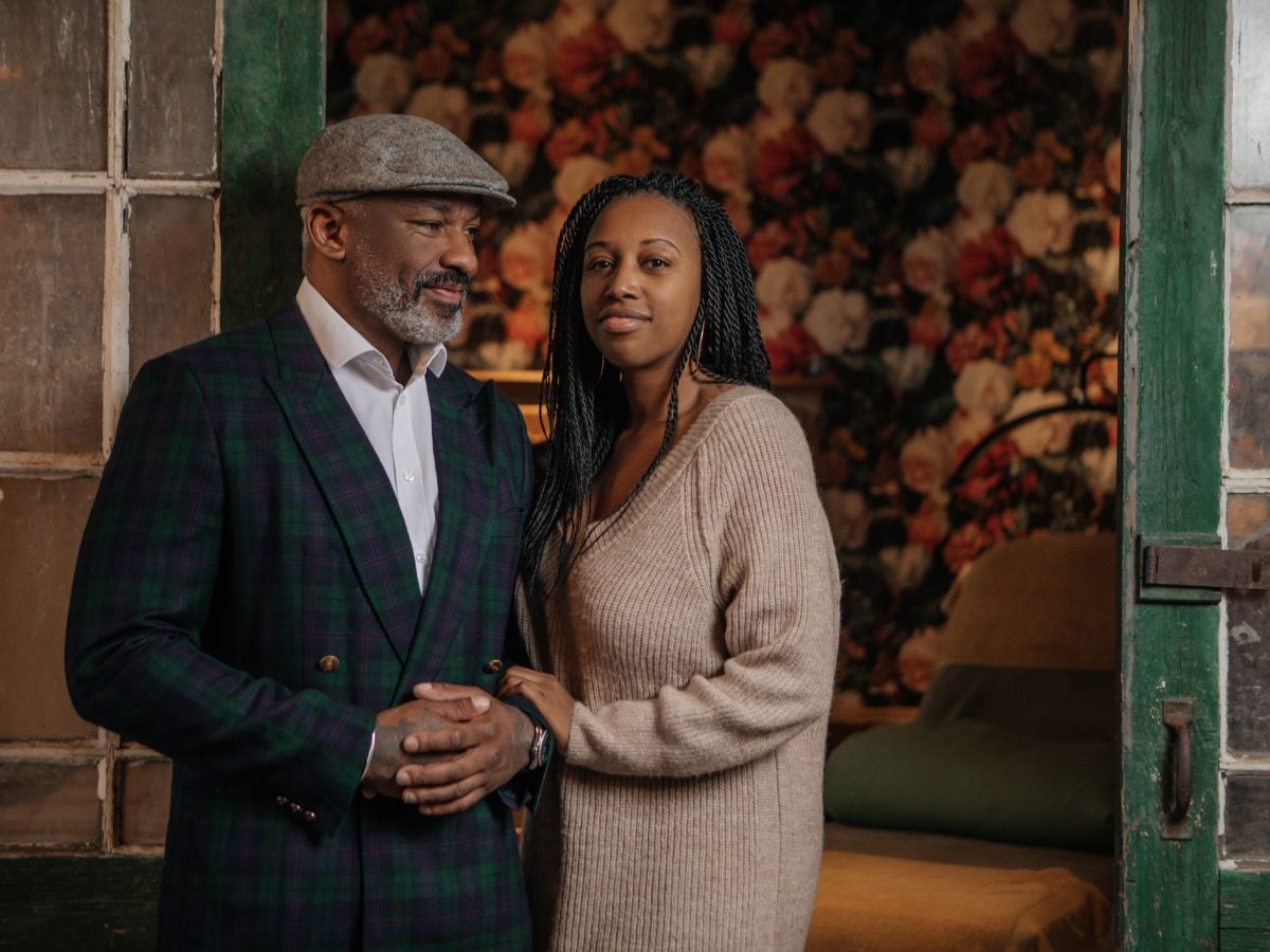 New Dating App 'Fox Hunters Club' For Millennial Women Seeking Older ...