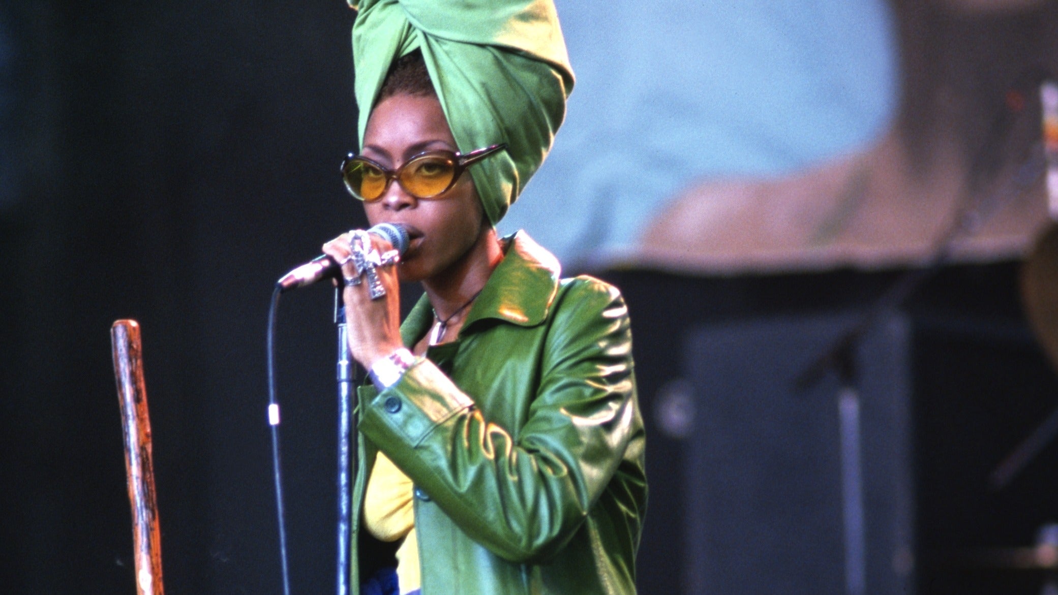 Channeling Nostalgia With This Celebrity Look: Erykah Badu | Essence