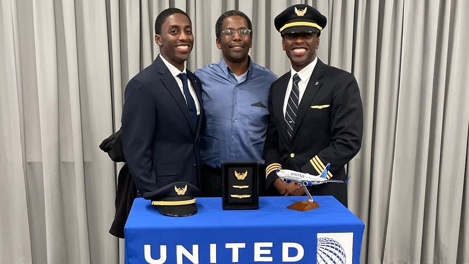 These Twin Brothers Are United Airlines Pilots. They Flew A Special ...