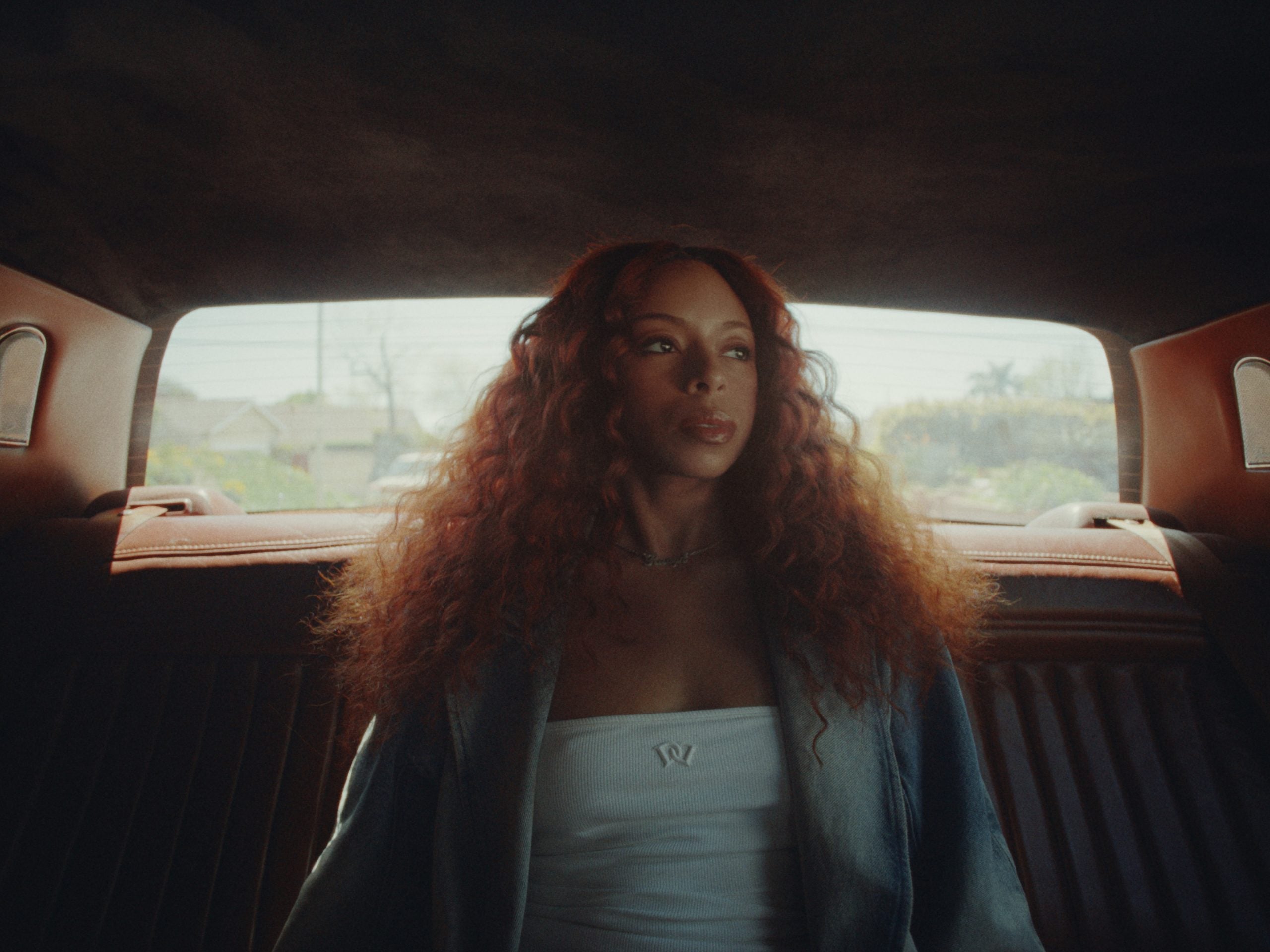 Let Ravyn Lenae's Red Hair And New Album ‘Bird’s Eye’ Empower You ...