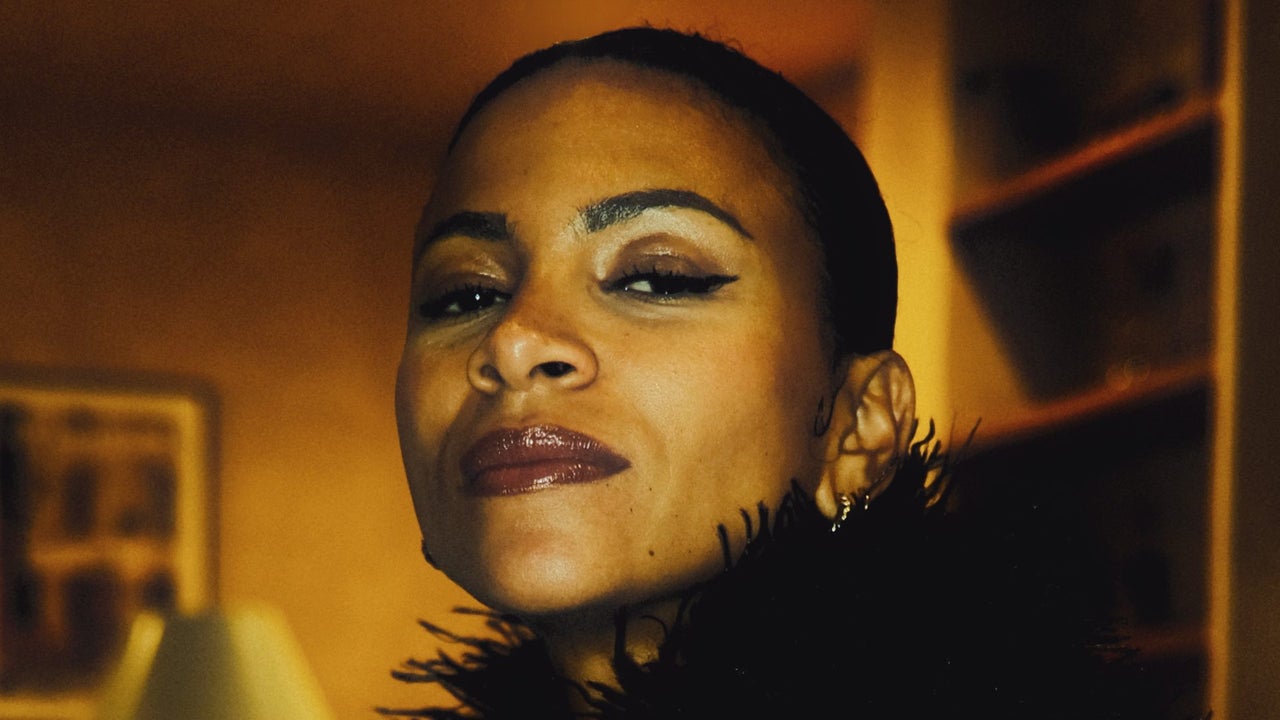 How Singer Adi Oasis' Tour Glam Comes Together - Essence | Essence