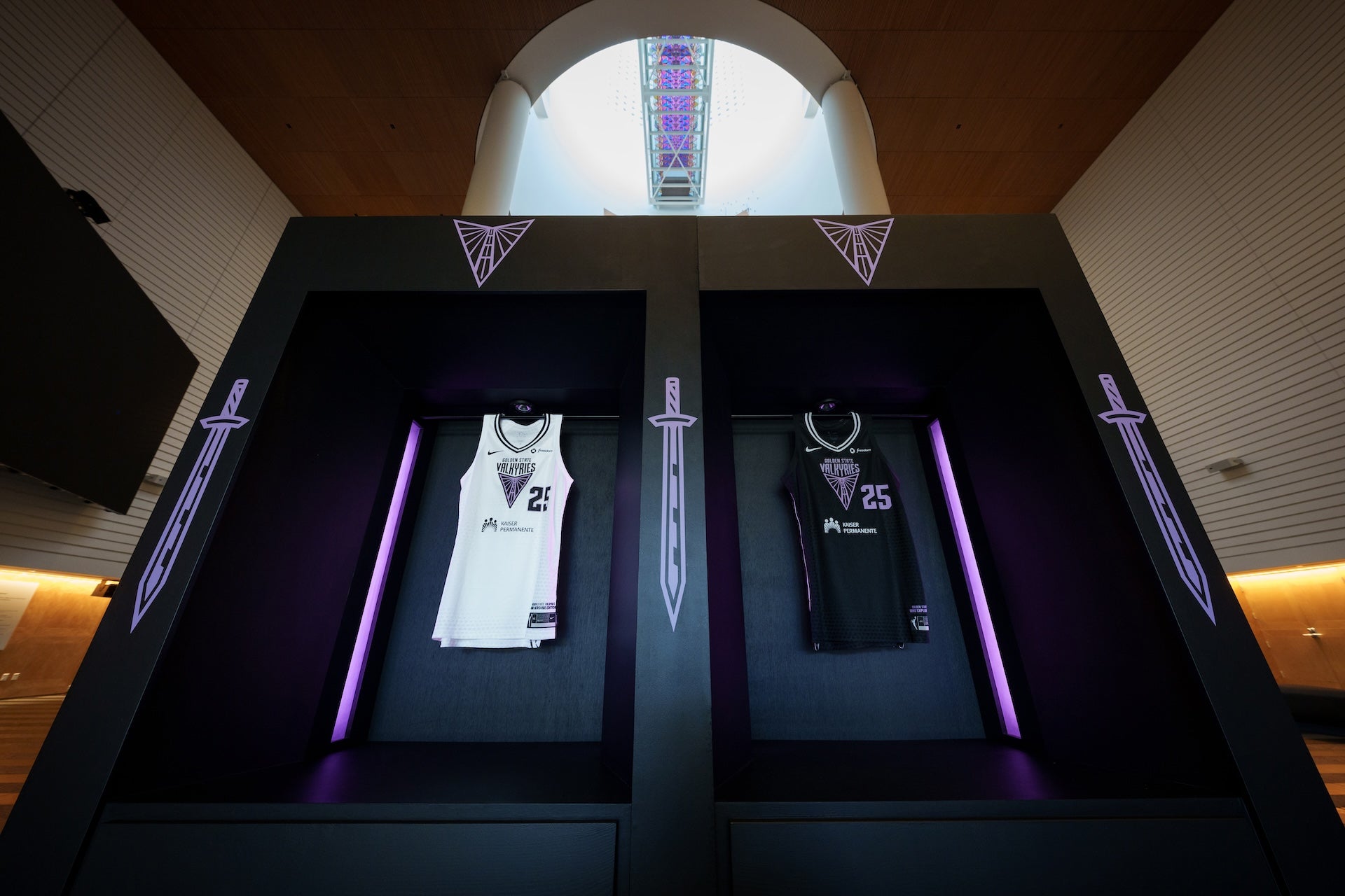 Celebrity - Essence | Essence