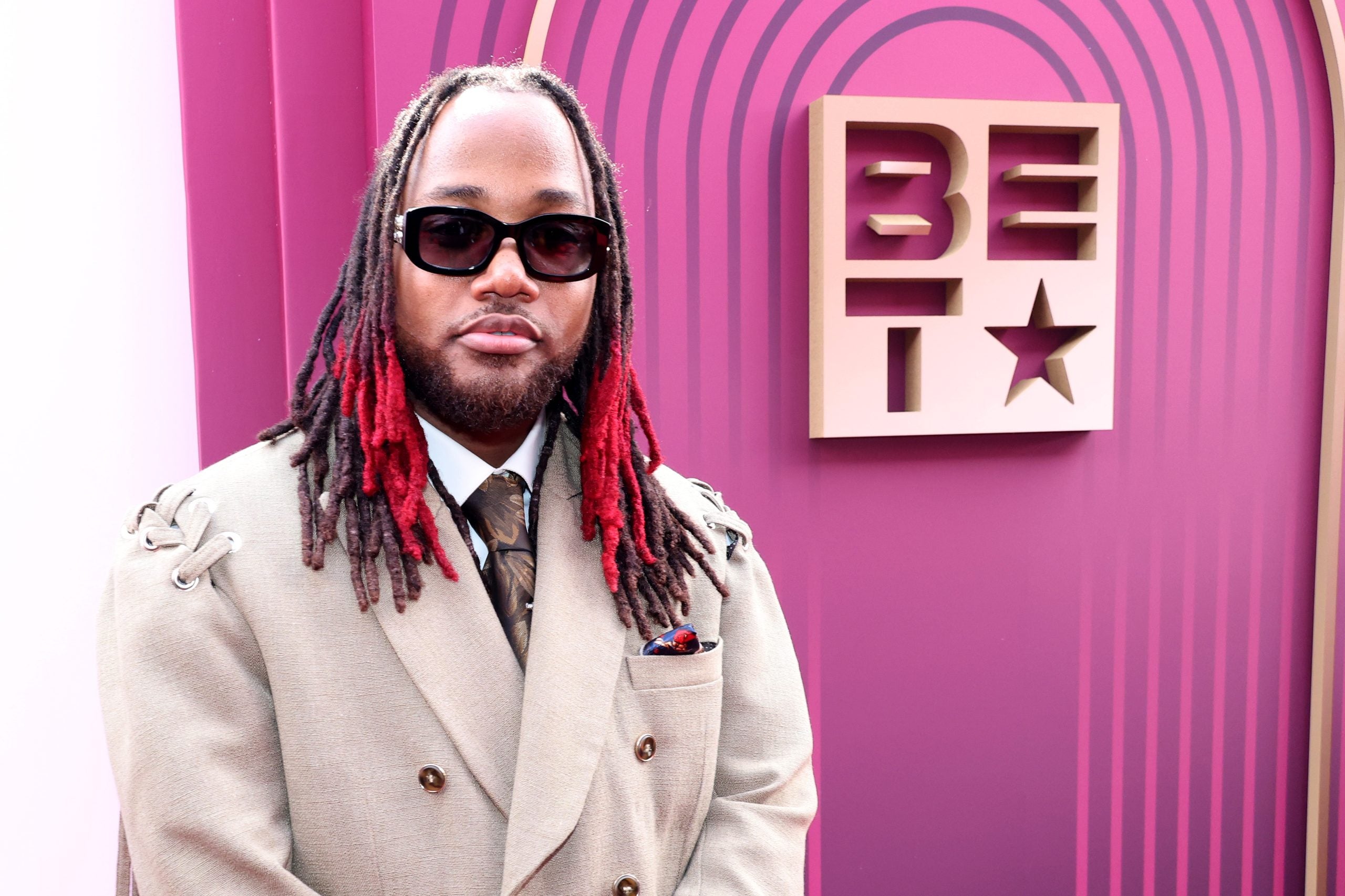 Clothing - Essence | Essence